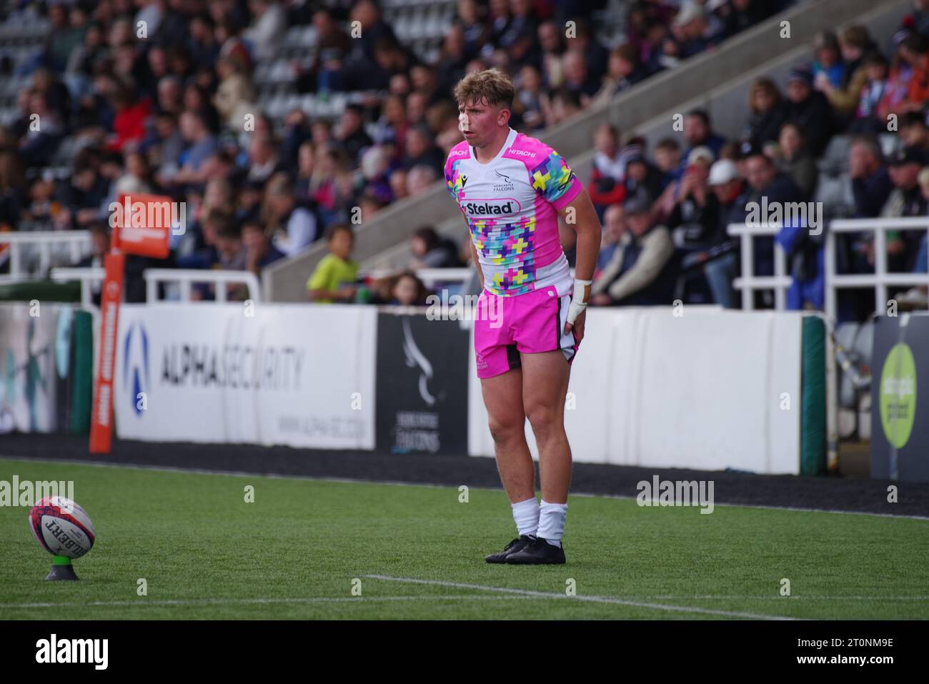 Newcastle upon Tyne, 8 October 2023. Louie Johnson preparing to kick ...