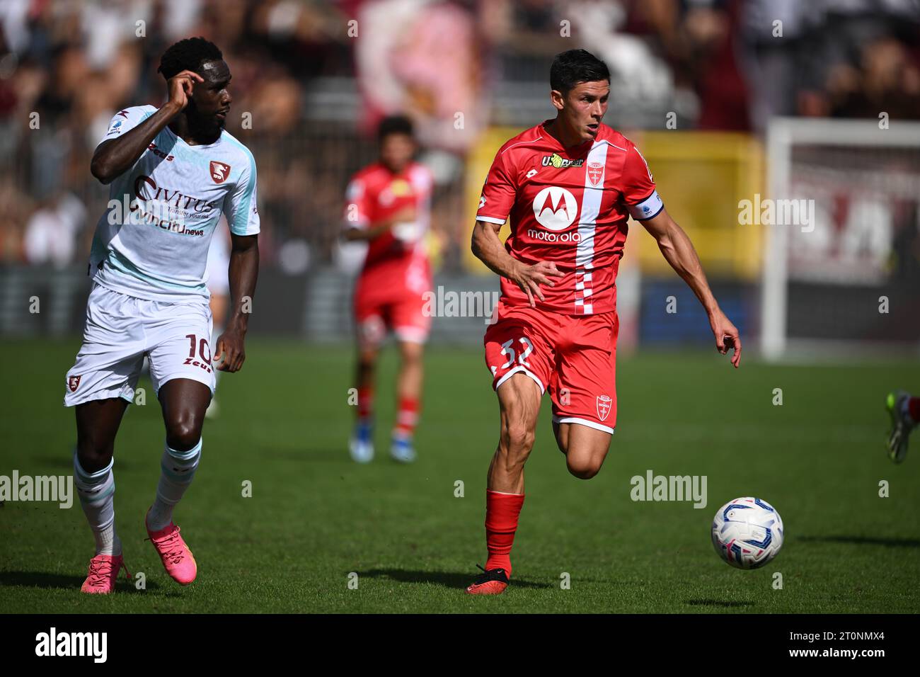 Matteo Pessina (Monza)Boulaye Dia (Salernitana) during the Italian ...