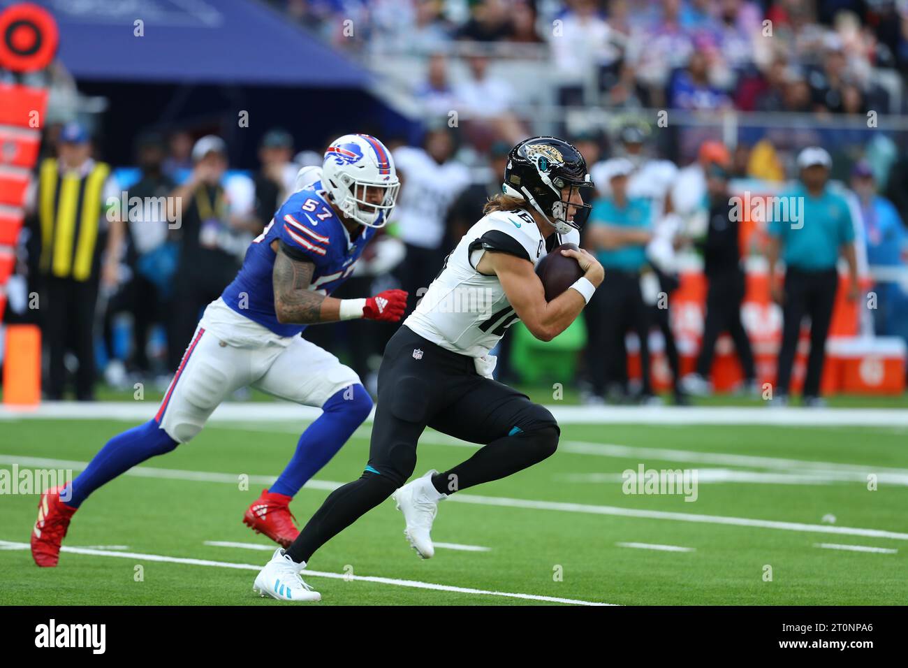 Tottenham Hotspur Stadium, London, UK. 8th Oct, 2023. NFL UK Football ...