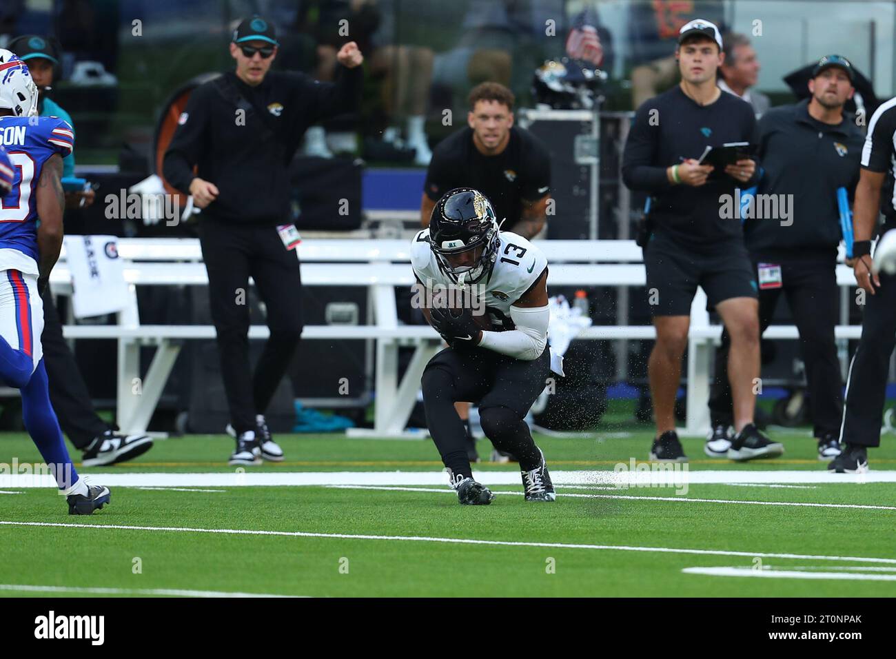 Quarterback pass hi-res stock photography and images - Alamy