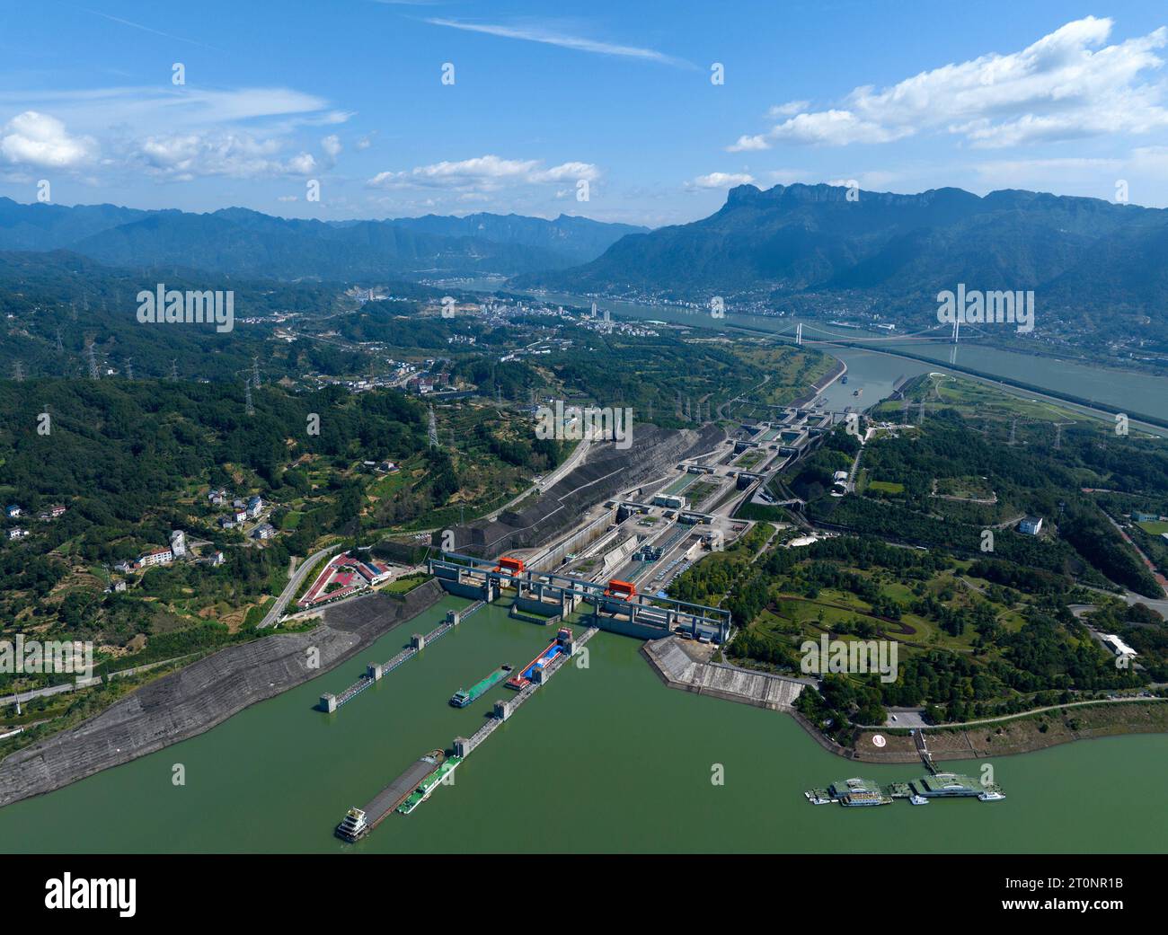 (231008) -- YICHANG, Oct. 8, 2023 (Xinhua) -- This aerial photo taken ...