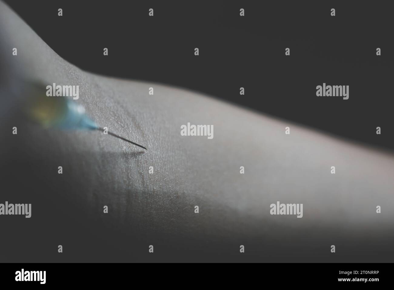 Giving an injection in arm, drugs addicted Stock Photo - Alamy