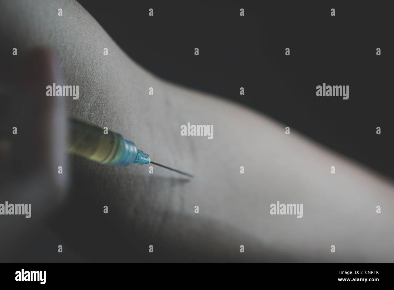 Giving an injection in arm, drugs addicted Stock Photo - Alamy
