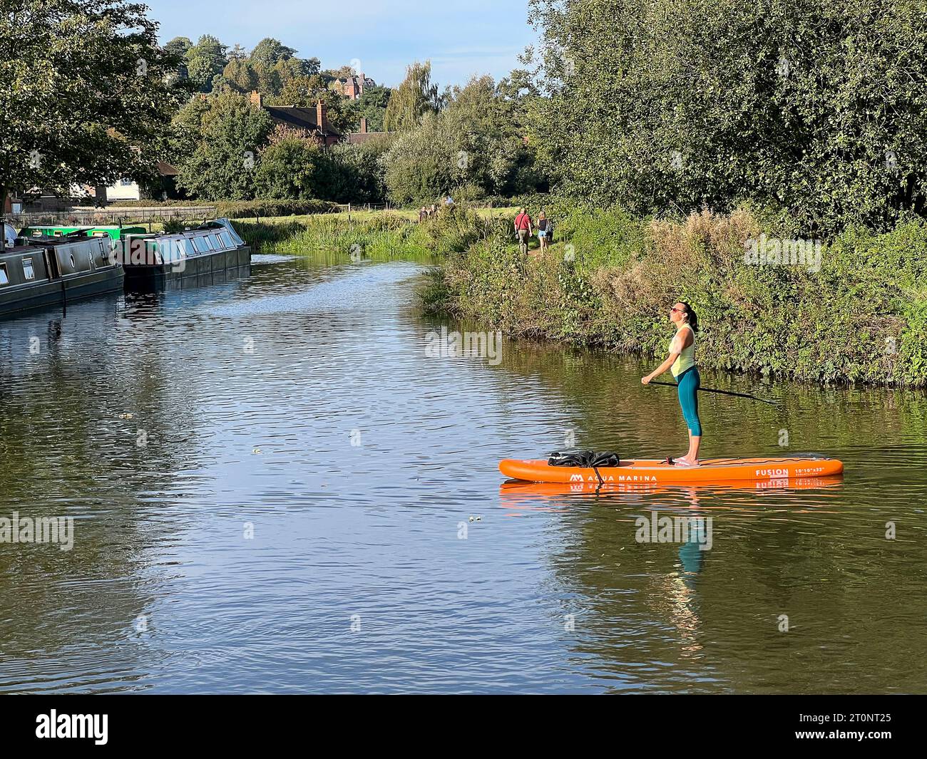 Woolsack Way, Godalming. 08th October 2023. The autumn warm spell ...