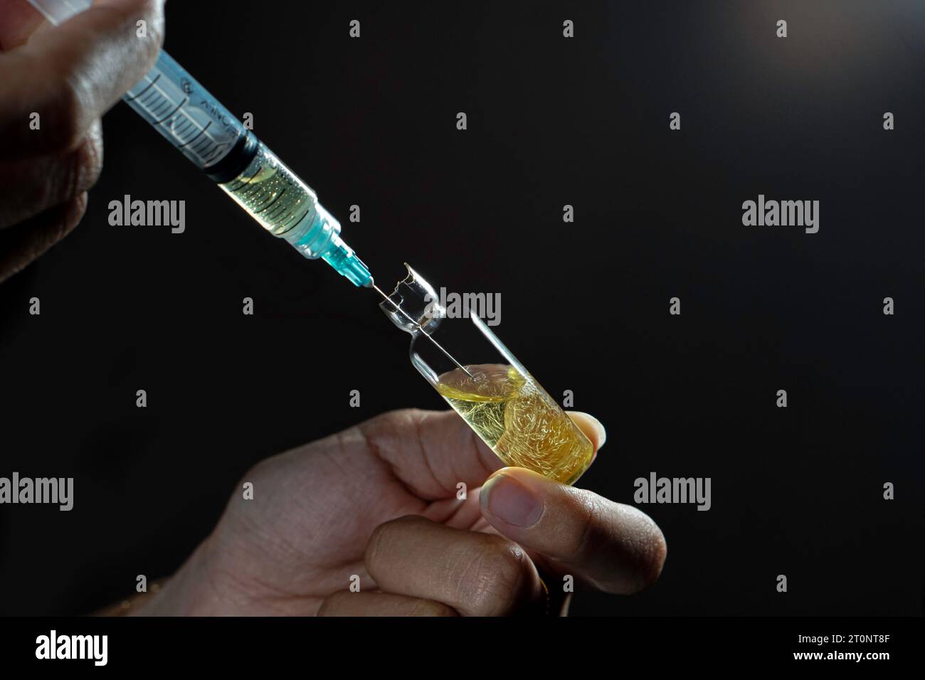 Injection antibiotic hi-res stock photography and images - Alamy