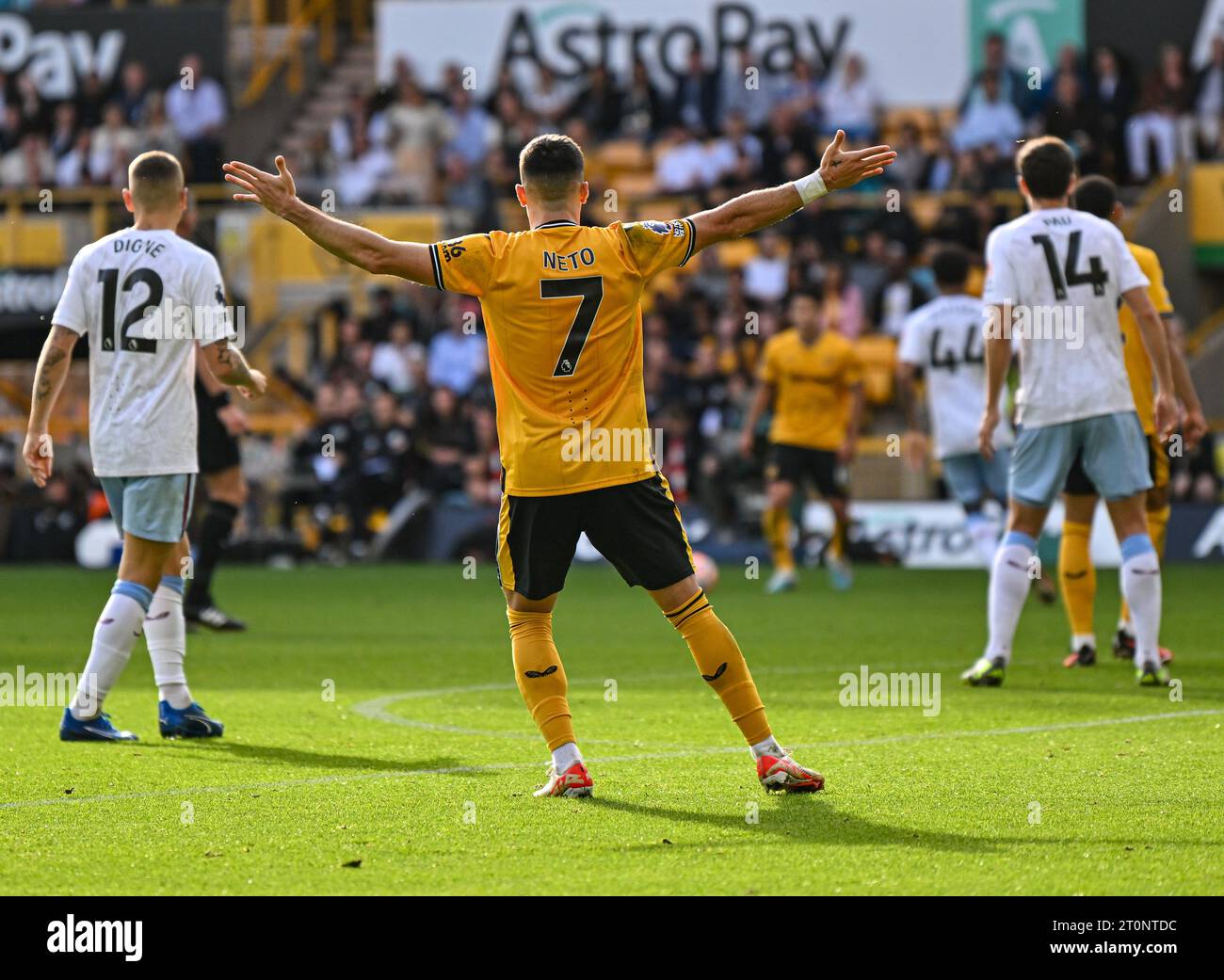 Wolverhampton, UK. 8th October 2023; Molineux Stadium, Wolverhampton ...