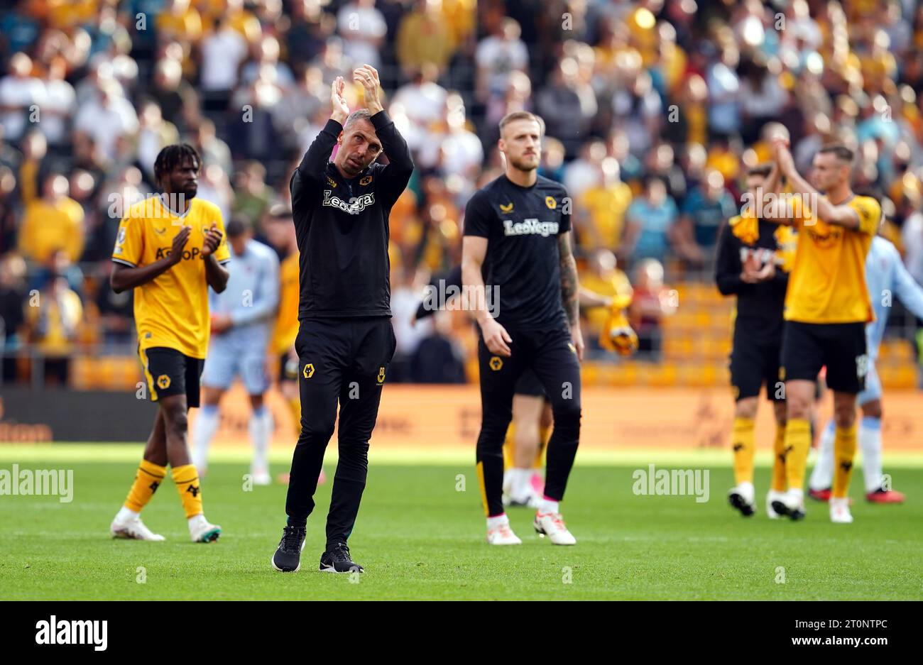 Wolverhampton Wanderers manager Gary O'Neil applauds the fans after the ...