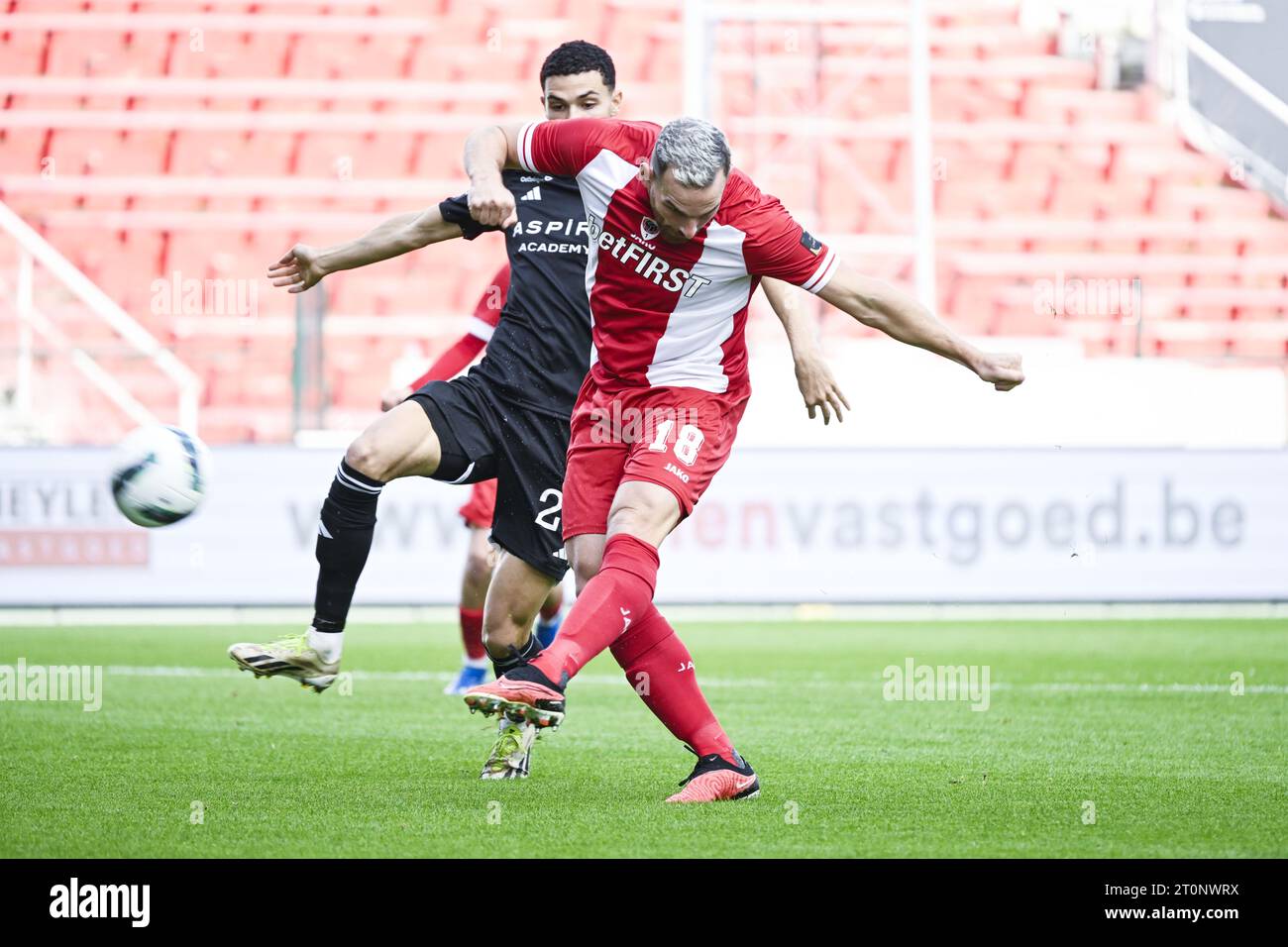 Antwerp's Vincent Janssen pictured in action during a soccer match ...