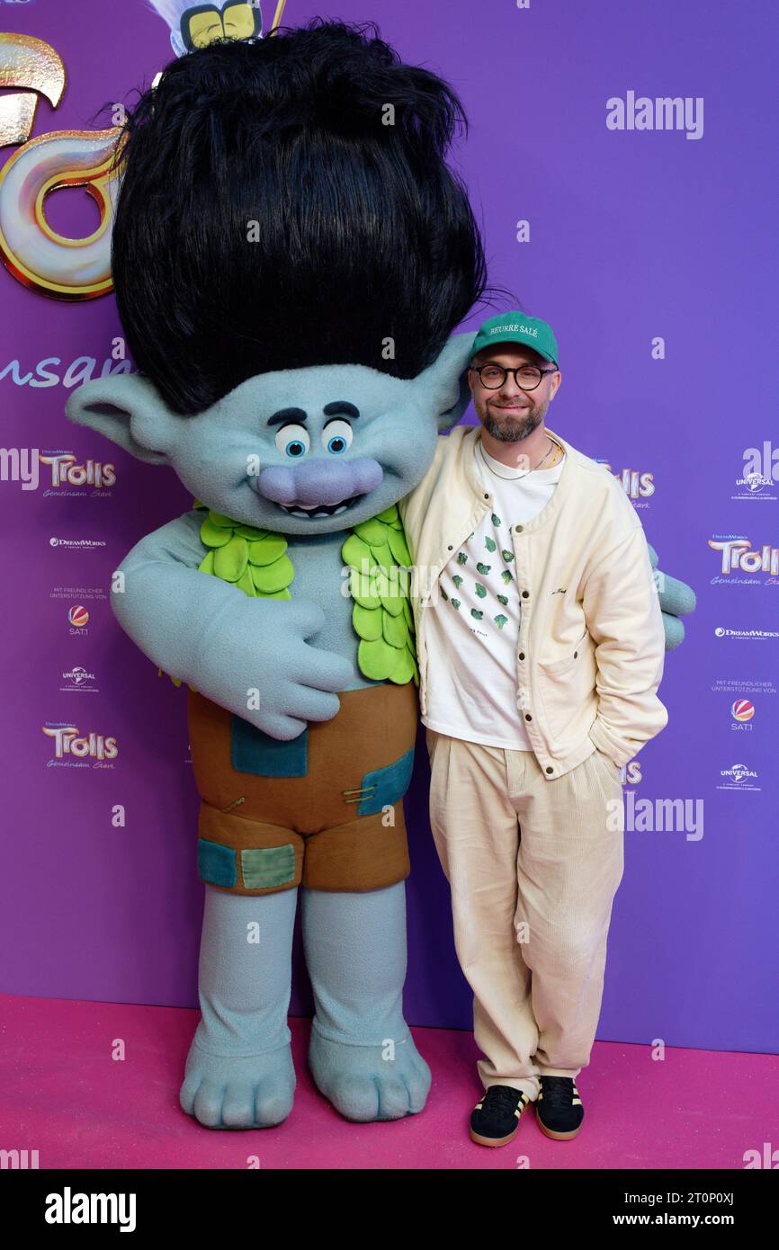 Cologne, Germany. 08th Oct, 2023. Voice actor Mark Forster comes to the ...