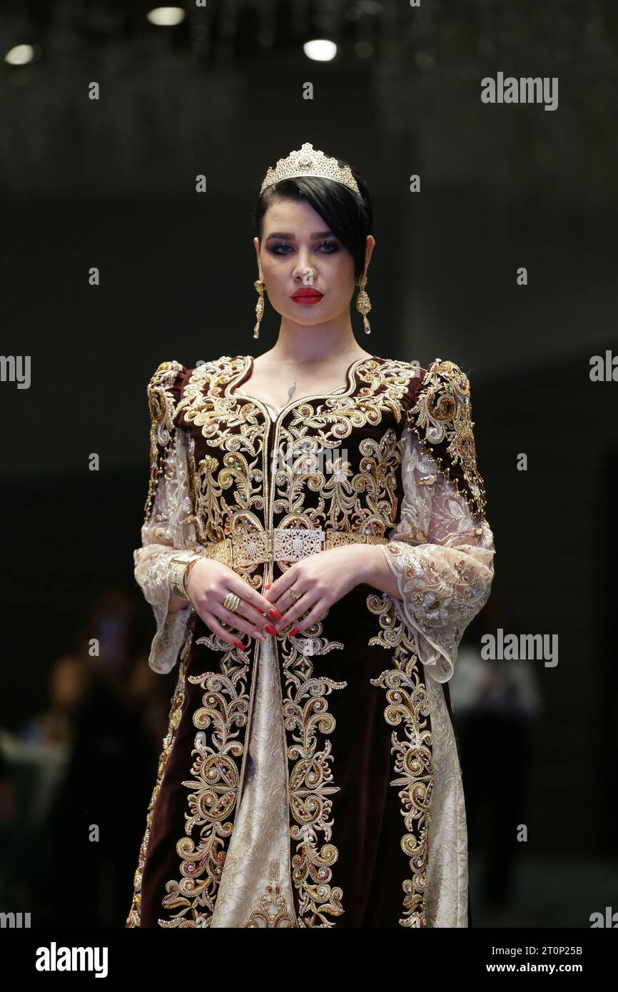Alger, Algeria. 07th Oct, 2023. A fashion show of traditional and modern Algerian clothing ...