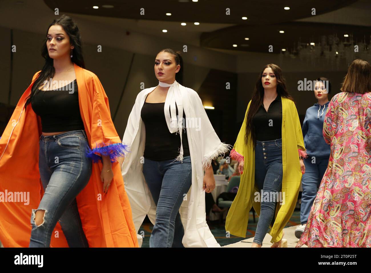 Alger, Algeria. 07th Oct, 2023. A fashion show of traditional and modern Algerian clothing ...