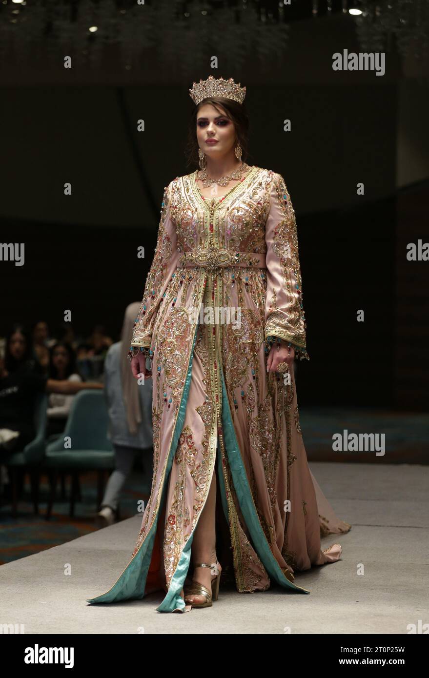 Alger, Algeria. 07th Oct, 2023. A fashion show of traditional and modern Algerian clothing ...