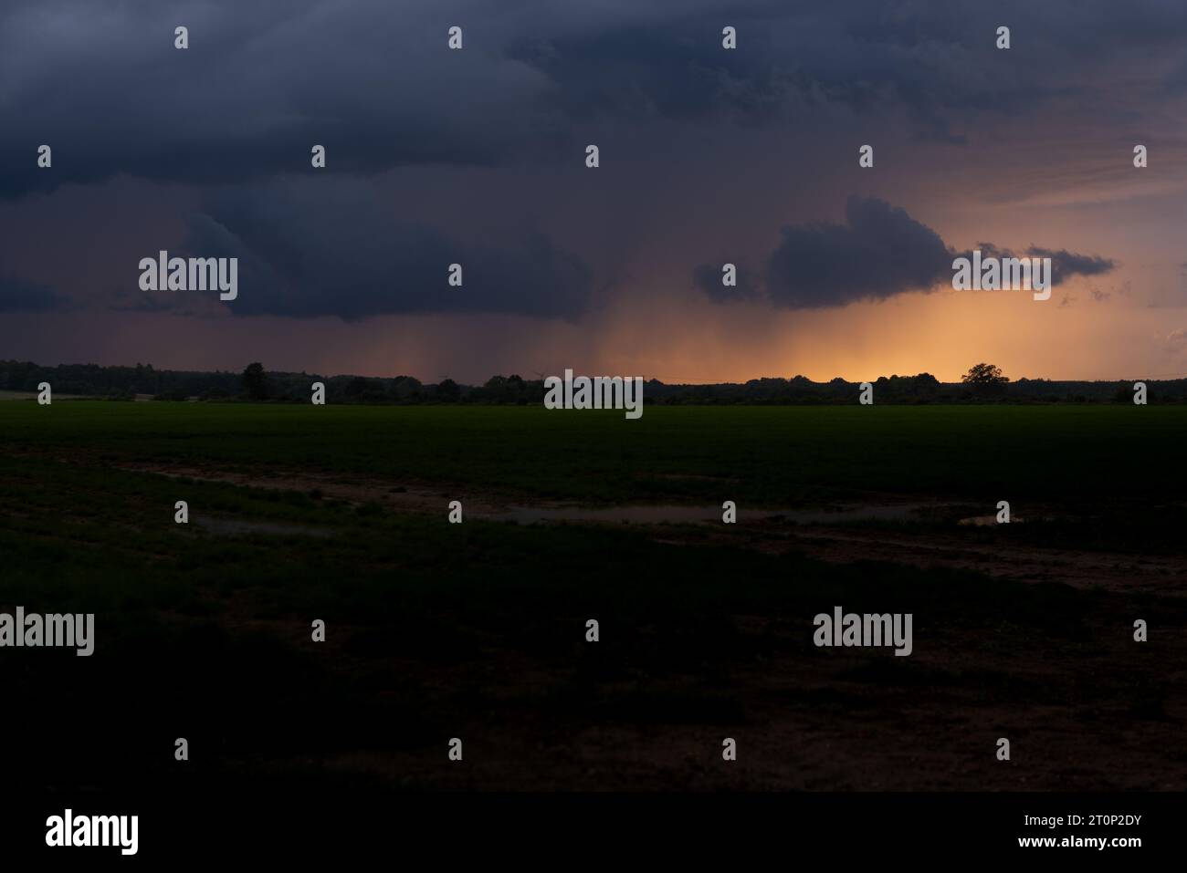 Dramatic sky, approaching storm (tempest Stock Photo - Alamy