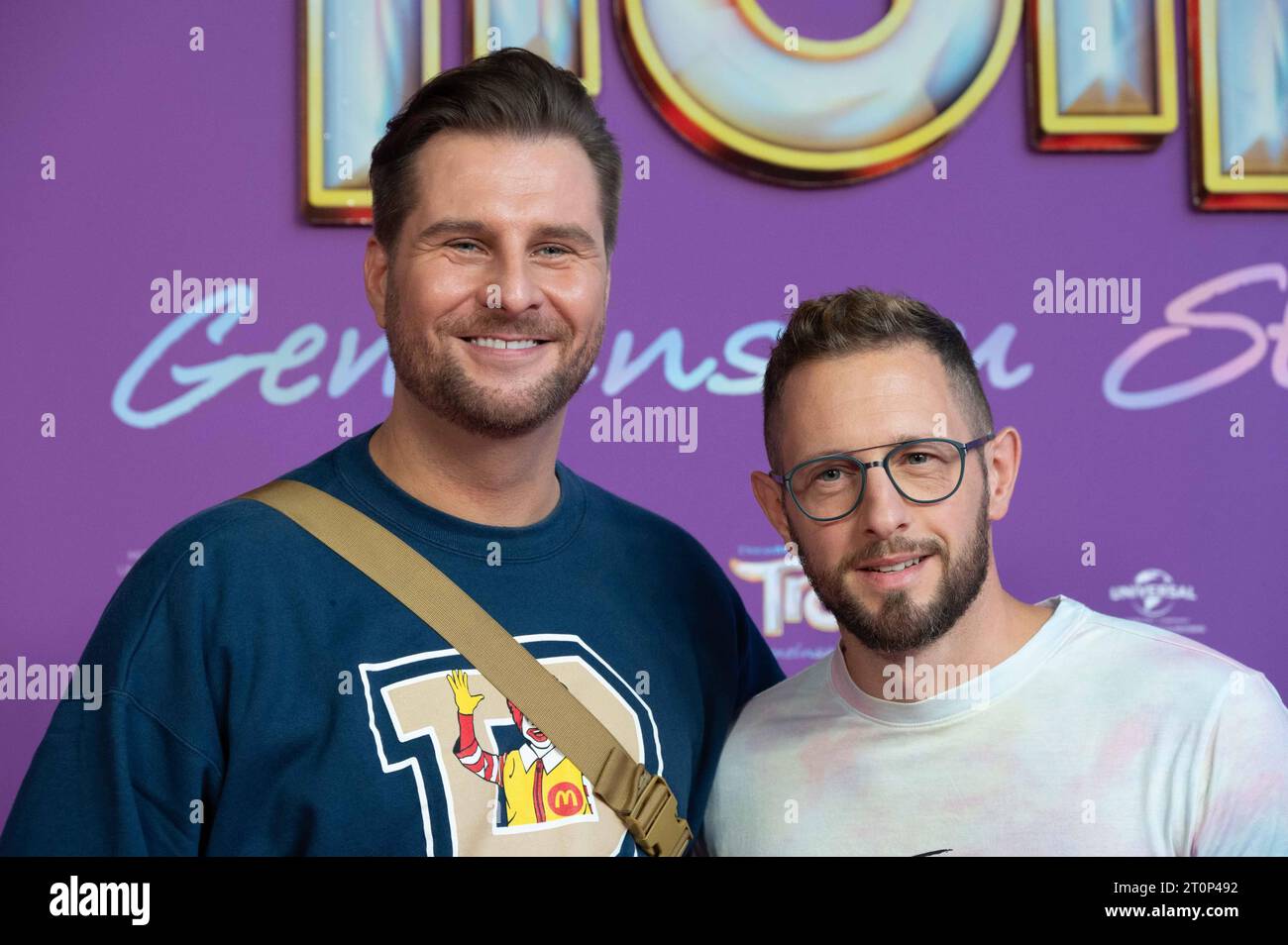 Maruice GAJDA, links, ehemaliger RTL Reporter, Begleiter nicht ...