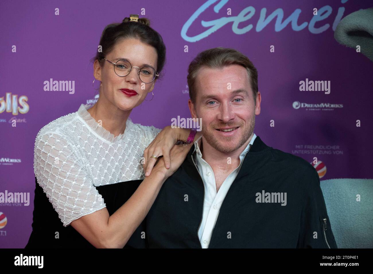 Samuel KOCH, Schauspieler, mit Partnerin Sarah Elena, Roter Teppich ...