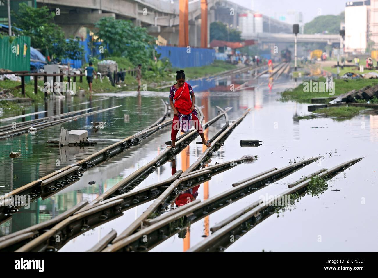 Dhaka, Bangladesh. 08th Oct, 2023. Bangladeshi People crossing a ...