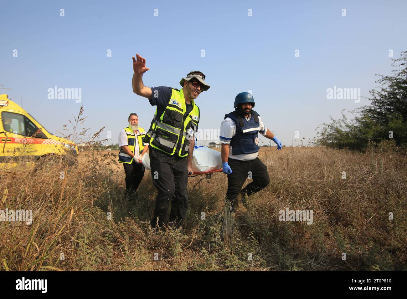 the death of israelis rises to 600 SDEROT, ISRAEL: Police officers ...