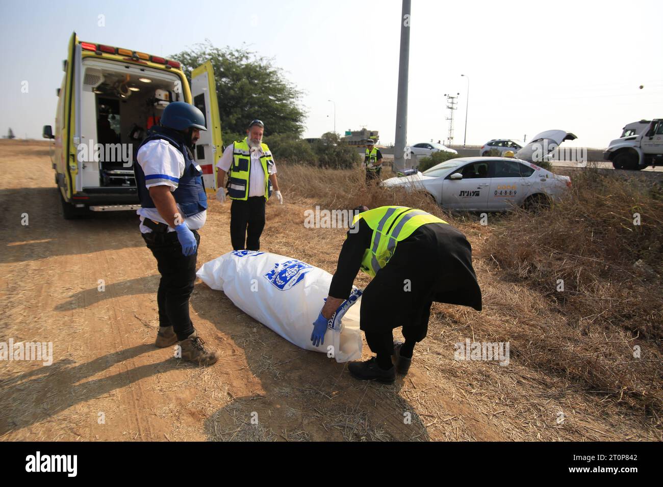 the death of israelis rises to 600 SDEROT, ISRAEL: Police officers ...