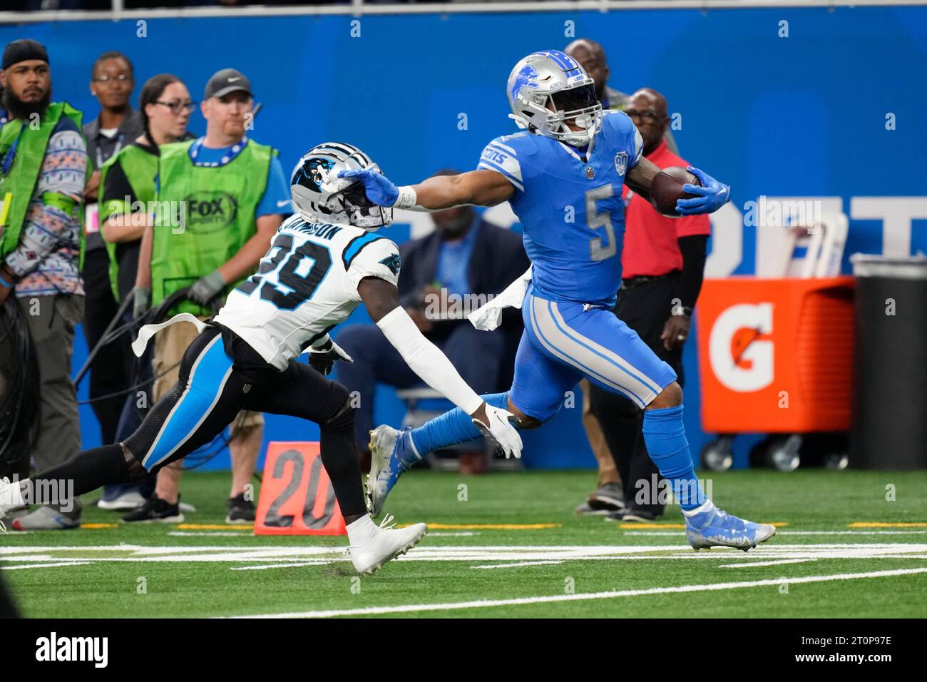 Detroit Lions running back David Montgomery (5) caries for a touchdown ...