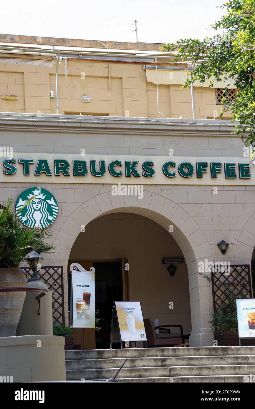 Starbucks storefront hi-res stock photography and images - Alamy