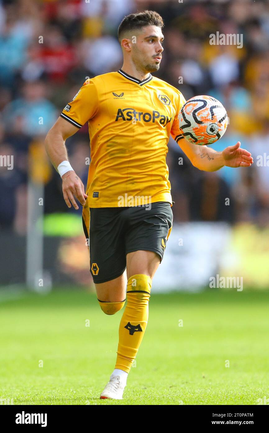 Pedro Neto #7 of Wolverhampton Wanderers controls the ball during the ...