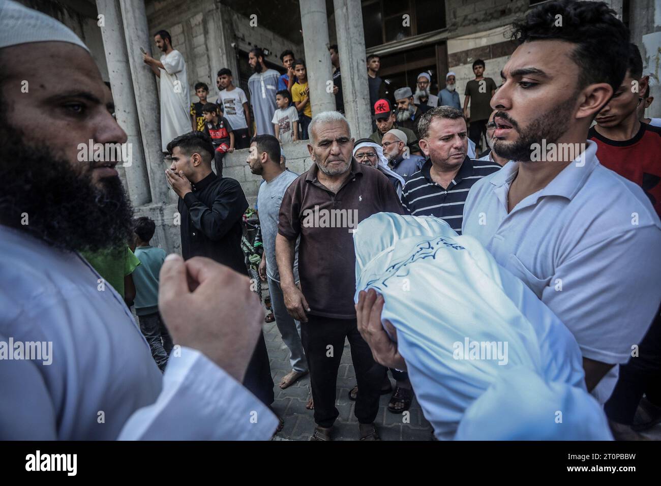 Rafah, Palestinian Territories. 08th Oct, 2023. A man carries the body ...