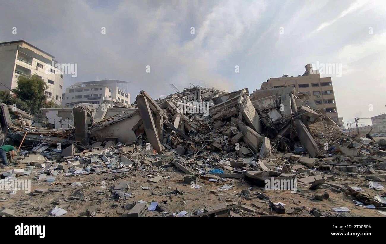 Gaza, Palestine. 8th Oct, 2023. (INT) Palestinians inspect the ruins of ...