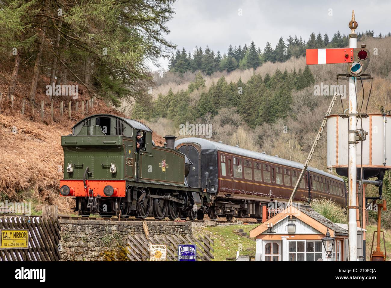 BR '4575' 2-6-2T No. 5541 arrives at Norchard High Level on the Dean ...