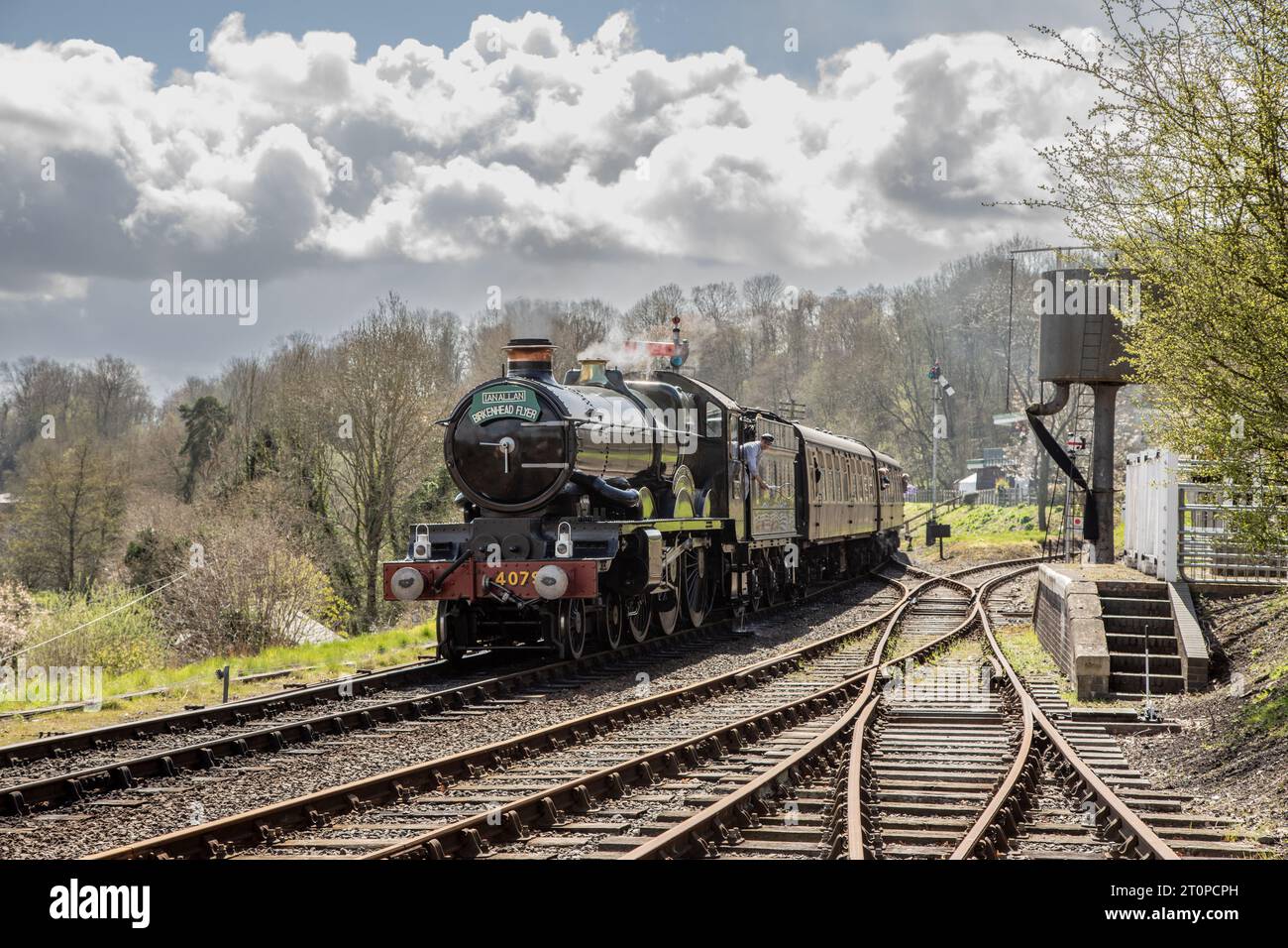 GWR 'Castle' 4-6-0 No. 4079 'Pendennis Castle' arrives at Highley on ...