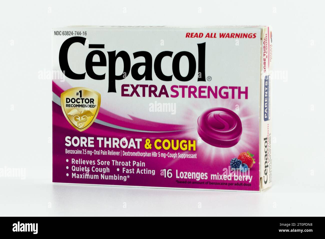 MINNEAPOLIS, MN, USA - AUGUST 23, 2023: Cepacol Mixed Berry throat ...