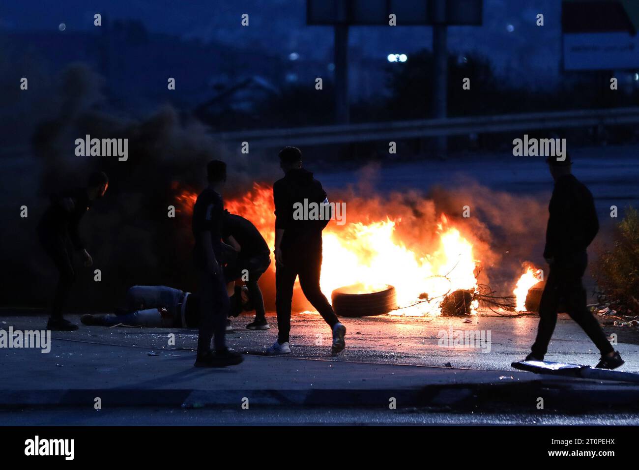 Huwara, Palestinian Territories. 08th Oct, 2023. Palestinians burn ...
