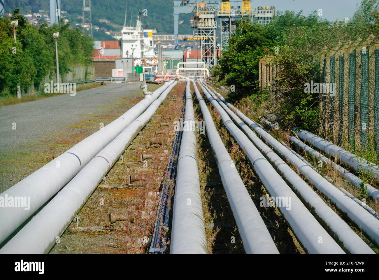 Pipes carry petrol and other petrochemicals at an oil refinery Stock ...