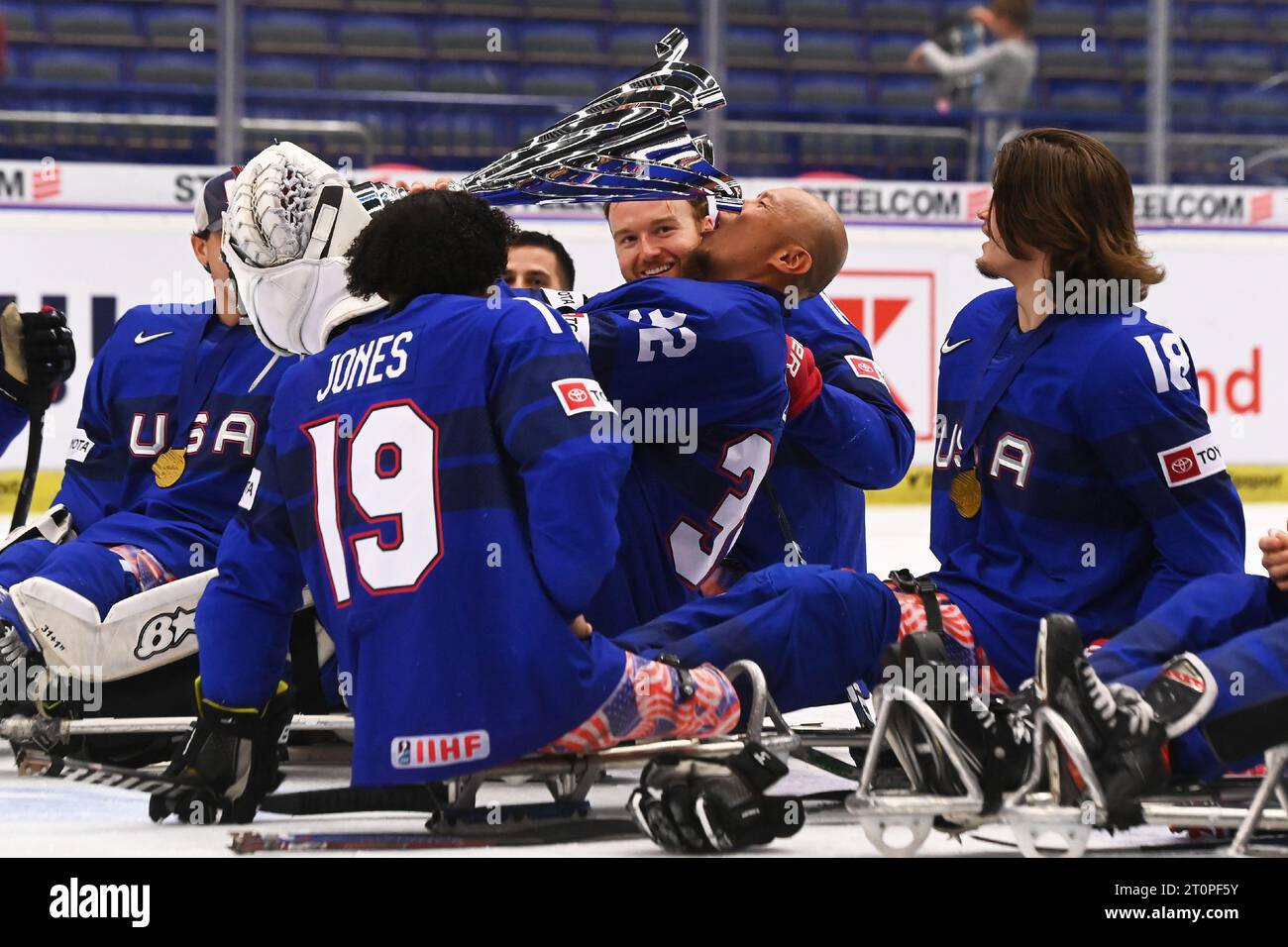 Ostrava, Czech Republic. 08th Oct, 2023. Jen Lee of USA with trophy ...
