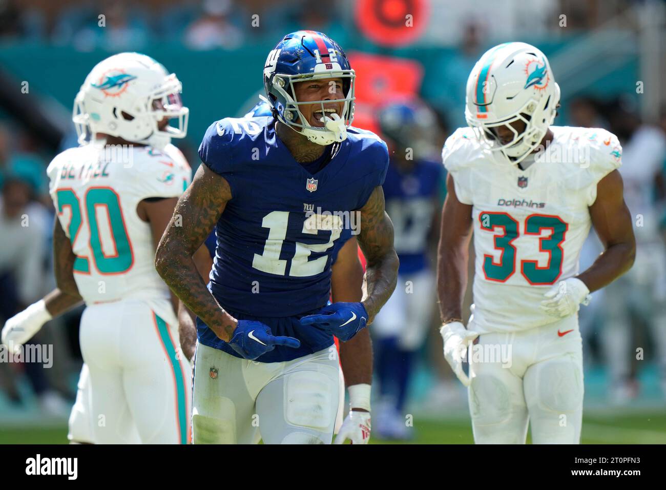 New York Giants tight end Darren Waller (12) reacts to a play during ...