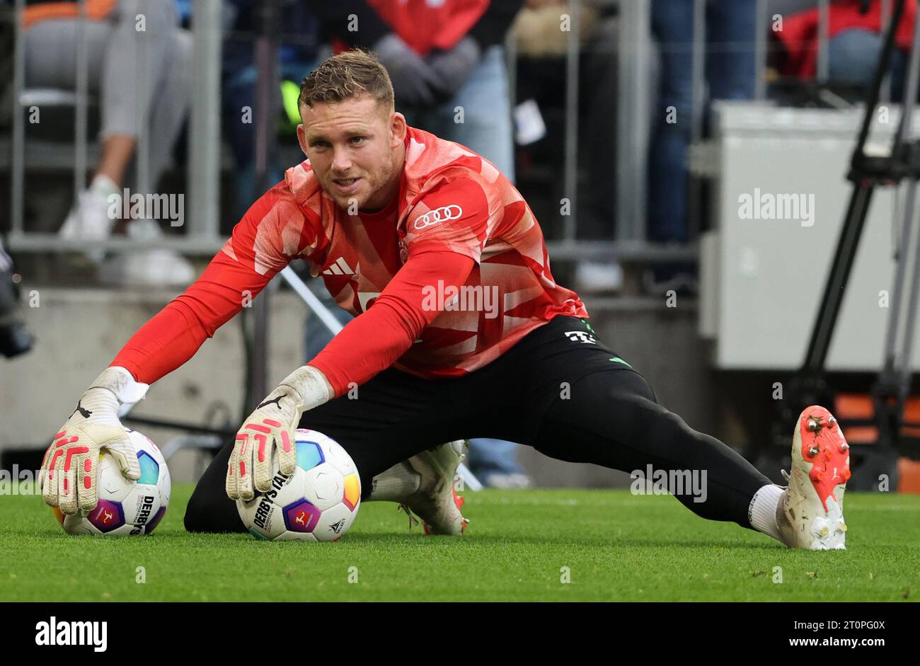 MUNICH, GERMANY - OCTOBER 08: Daniel Peretz of FC Bayern Muenchen ...