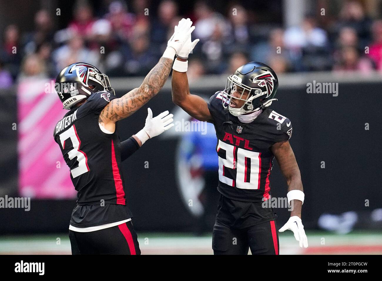 Atlanta Falcons safety Jessie Bates III, left, and cornerback Dee ...