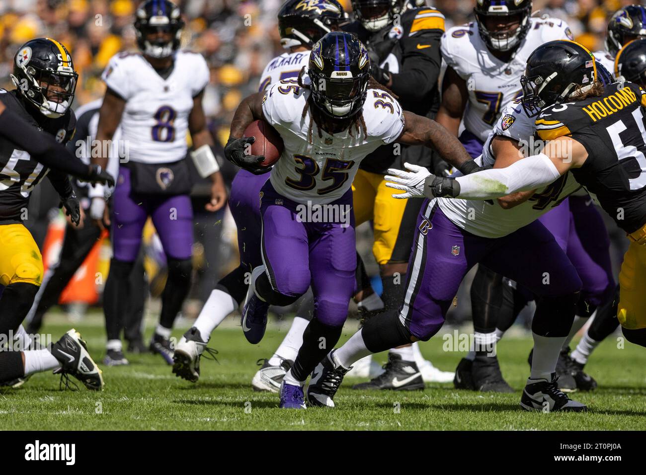 Baltimore Ravens running back Gus Edwards (35) rushes during an NFL ...