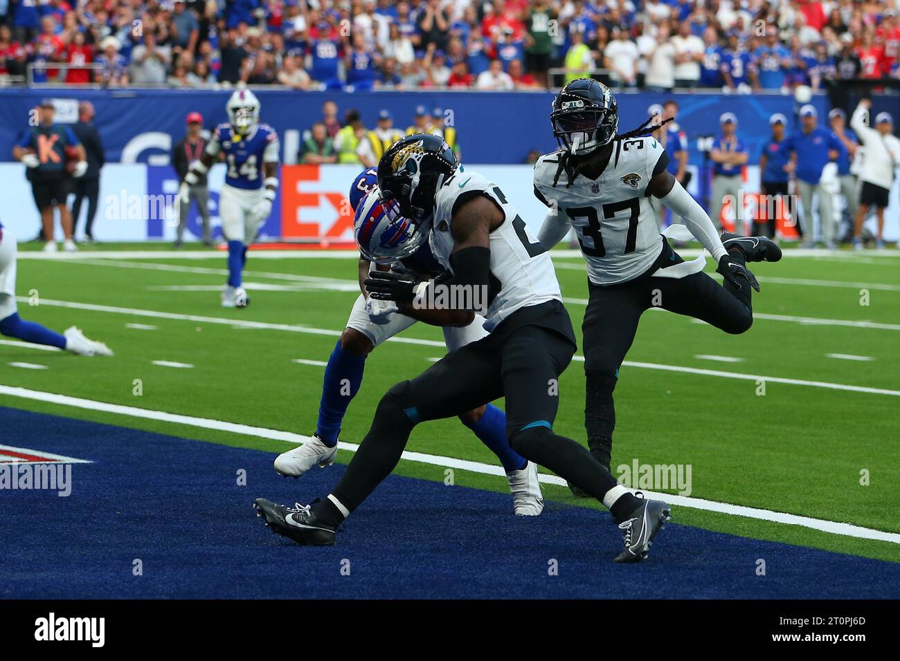 Tottenham Hotspur Stadium, London, UK. 8th Oct, 2023. NFL UK Football ...