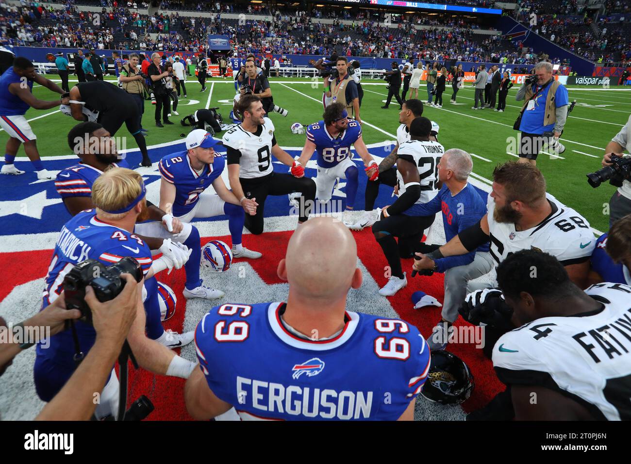 Tottenham Hotspur Stadium, London, UK. 8th Oct, 2023. NFL UK Football ...