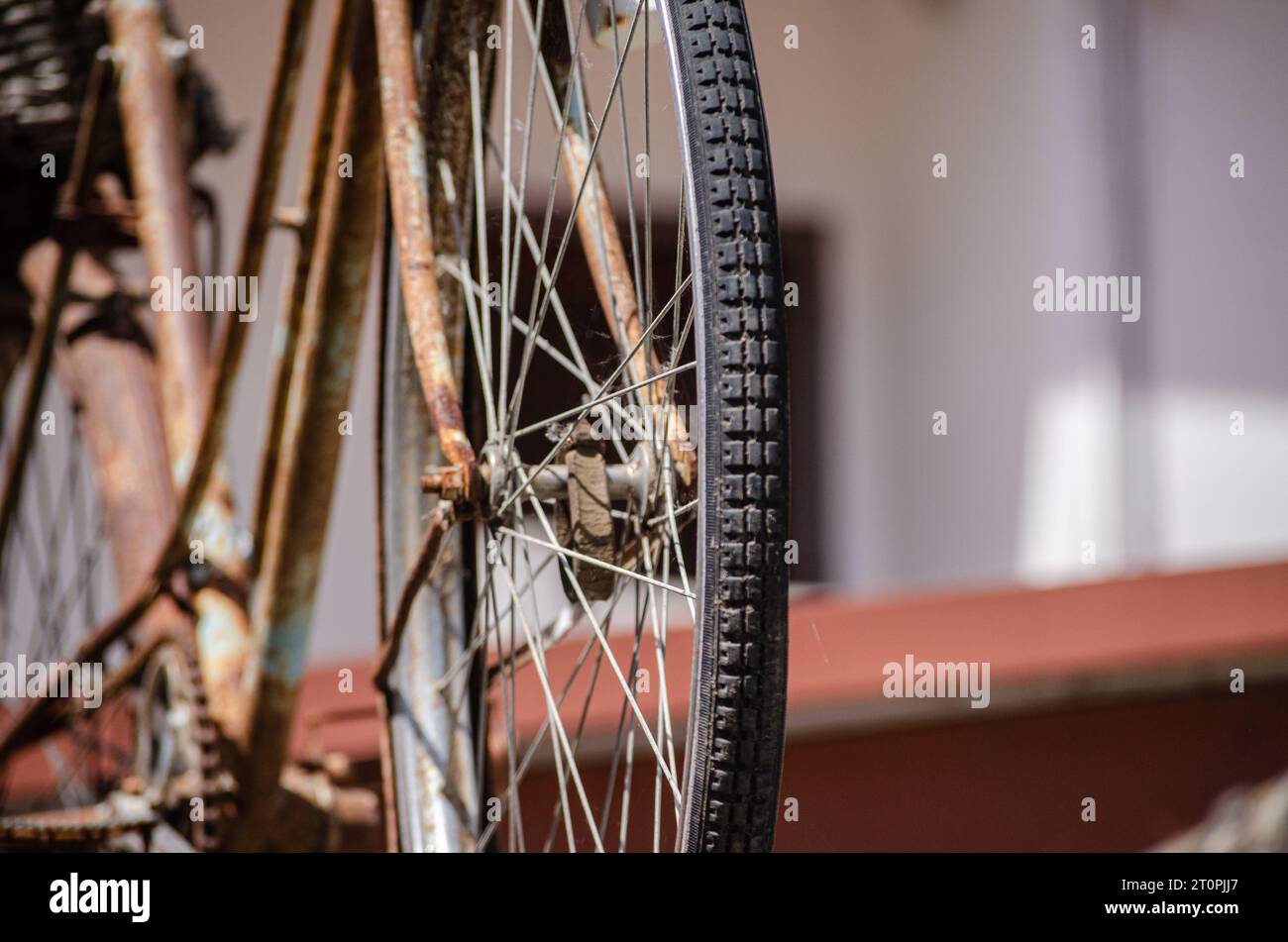 detail of the wheel of an old and rusty bicycle Stock Photo - Alamy