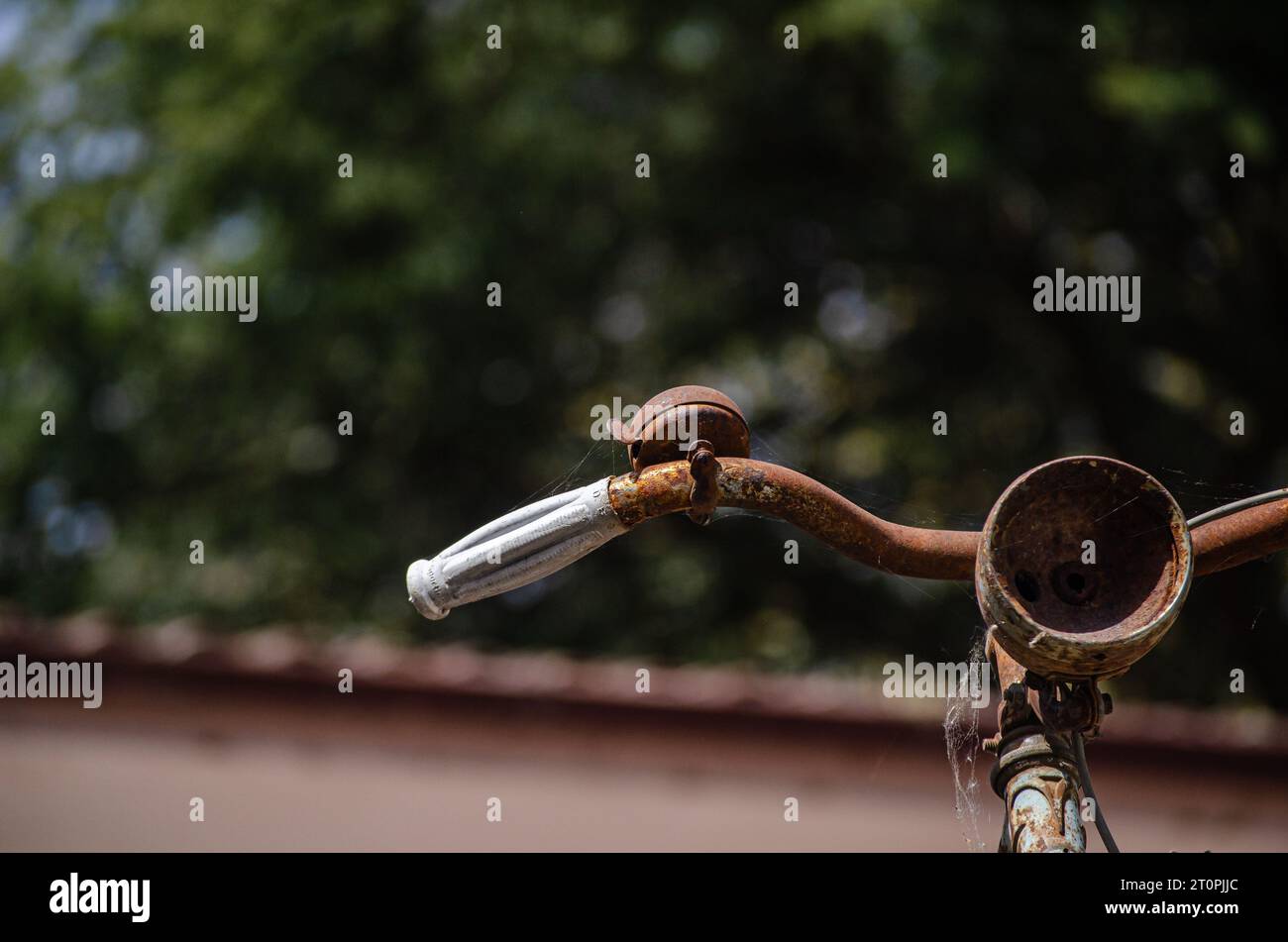 detail of the handlebars of a rusty antique bicycle Stock Photo - Alamy