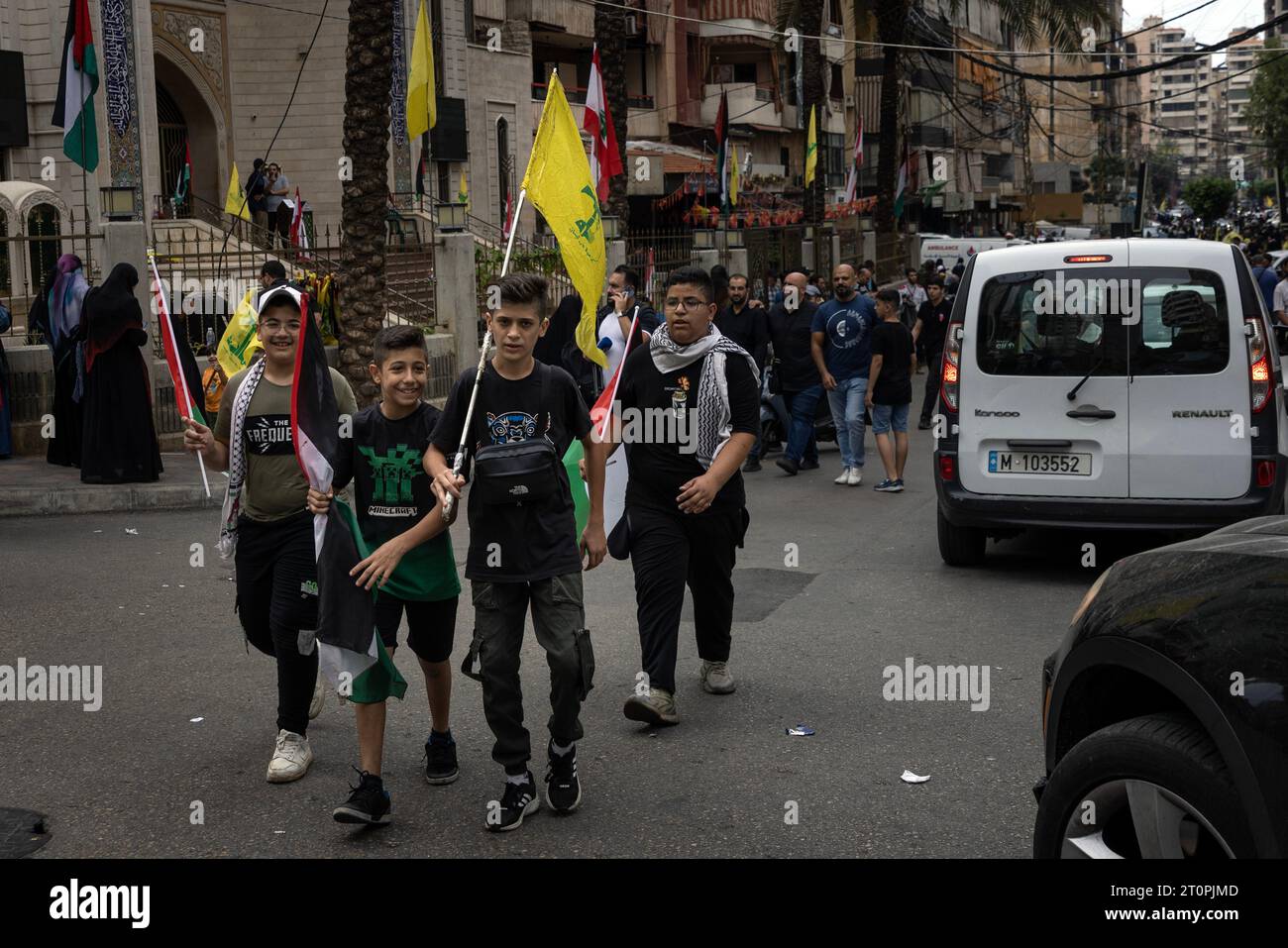 Beirut, Beirut, Lebanon. 8th Oct, 2023. Children carrying Palestinian ...