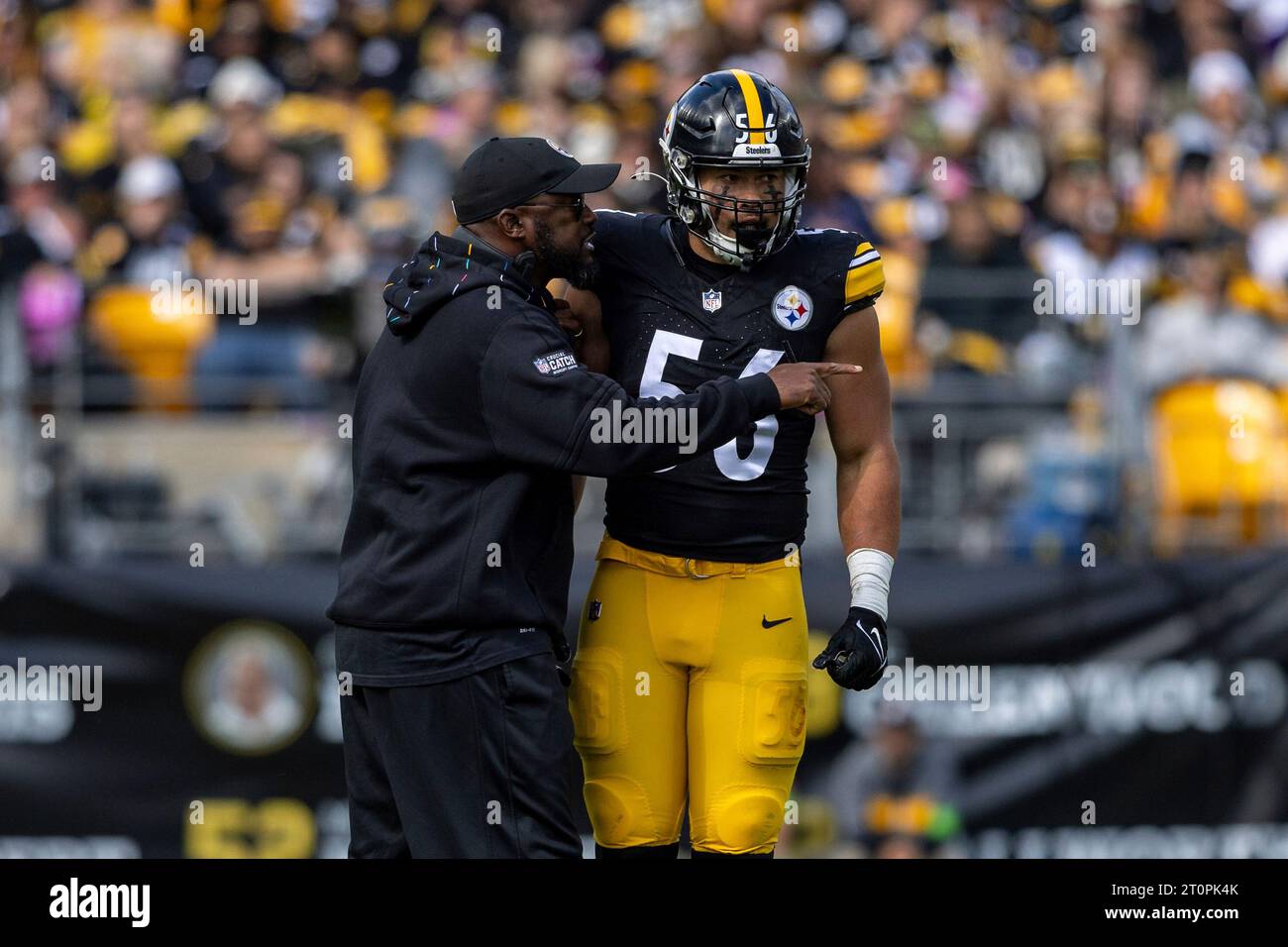 Pittsburgh Steelers head coach Mike Tomlin talks to linebacker Alex ...