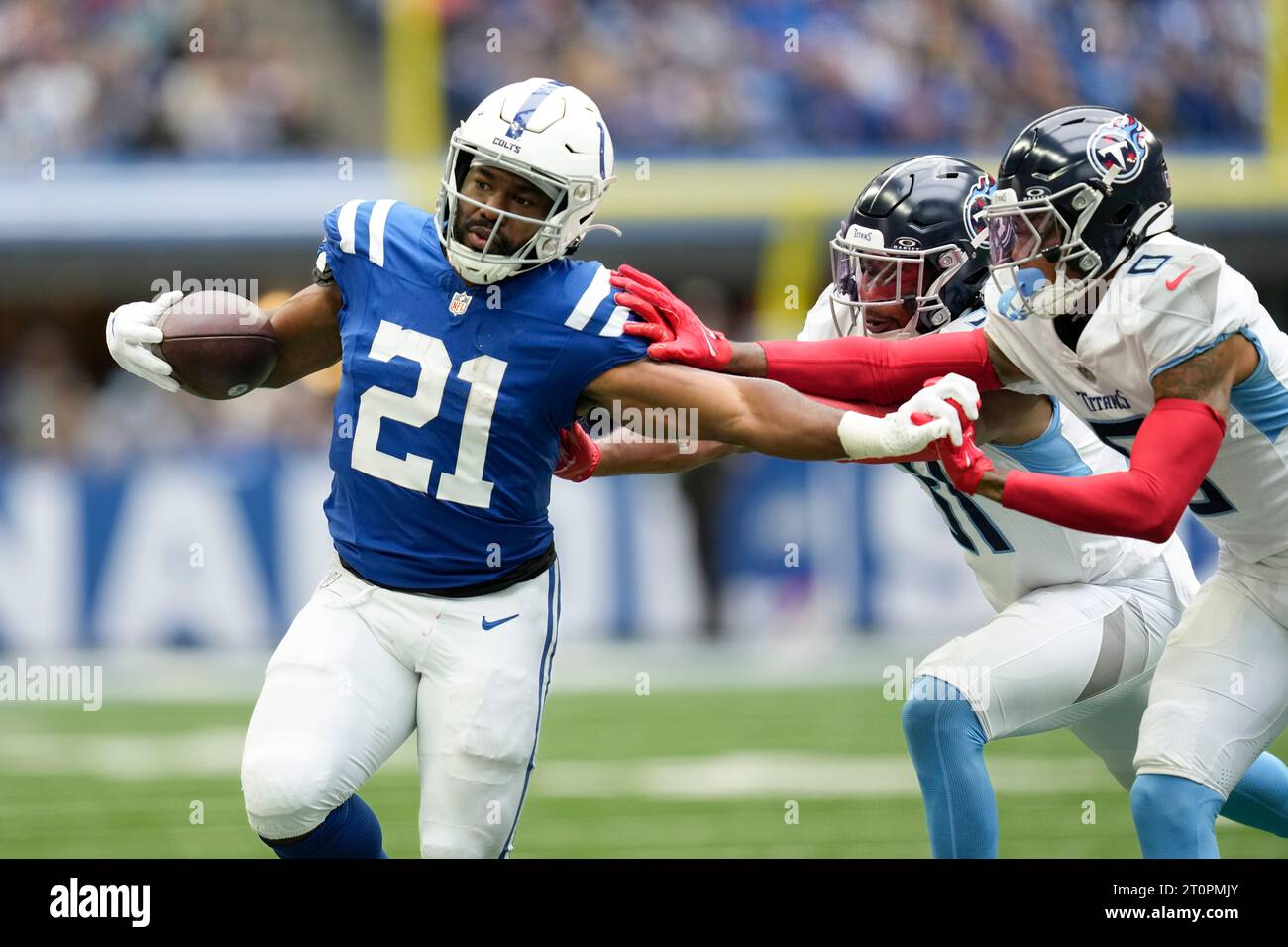 Indianapolis Colts running back Zack Moss (21) runs past Tennessee ...
