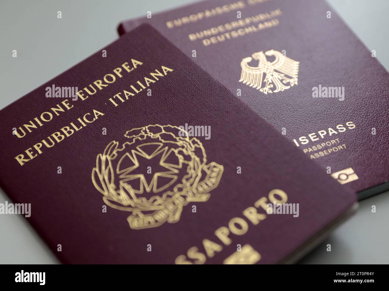 Doppelburger hi-res stock photography and images - Alamy