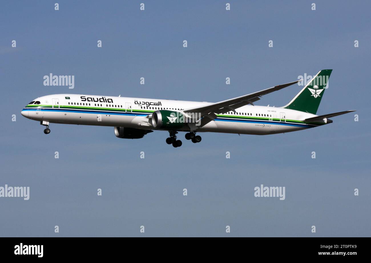 A Boeing 787-10 Dreamliner in Saudi Arabian Airlines retrospective and ...