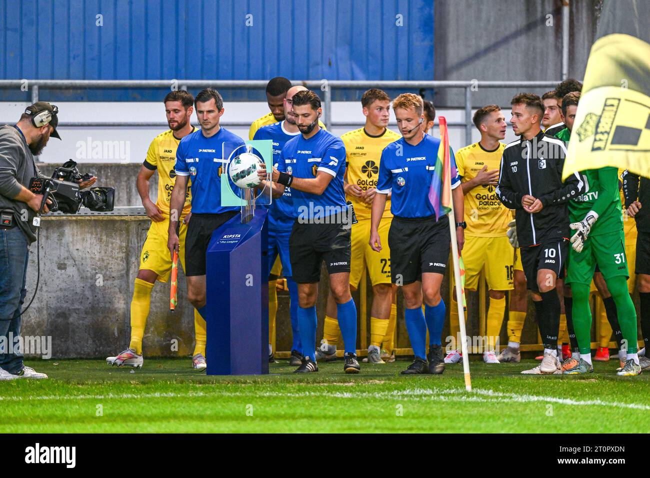 Lier, Belgium. 08th Oct, 2023. referee Massimiliano Ledda and players ...
