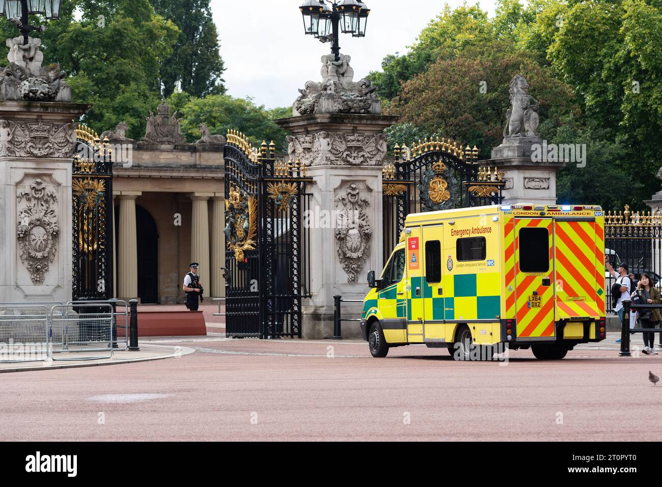 NHS ambulance arriving at Buckingham Palace gate, London, UK, with ...