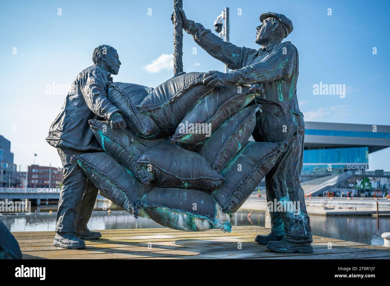 Two women carrying statue hi-res stock photography and images - Alamy
