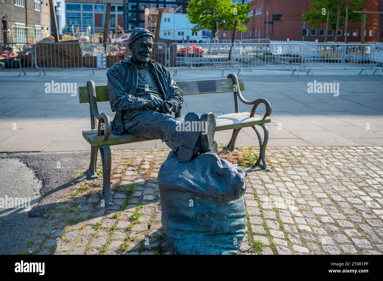 Old fisherman Statue monument sitting on a bench at the Port Harbor of ...